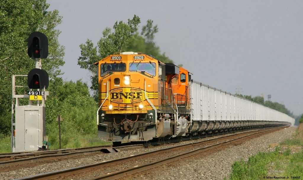 BNSF 8909